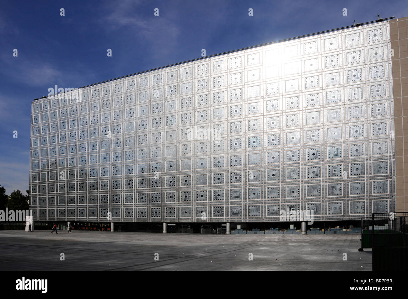 The facade of the building hosting the "Institut du Monde Arabe" (IMA ...