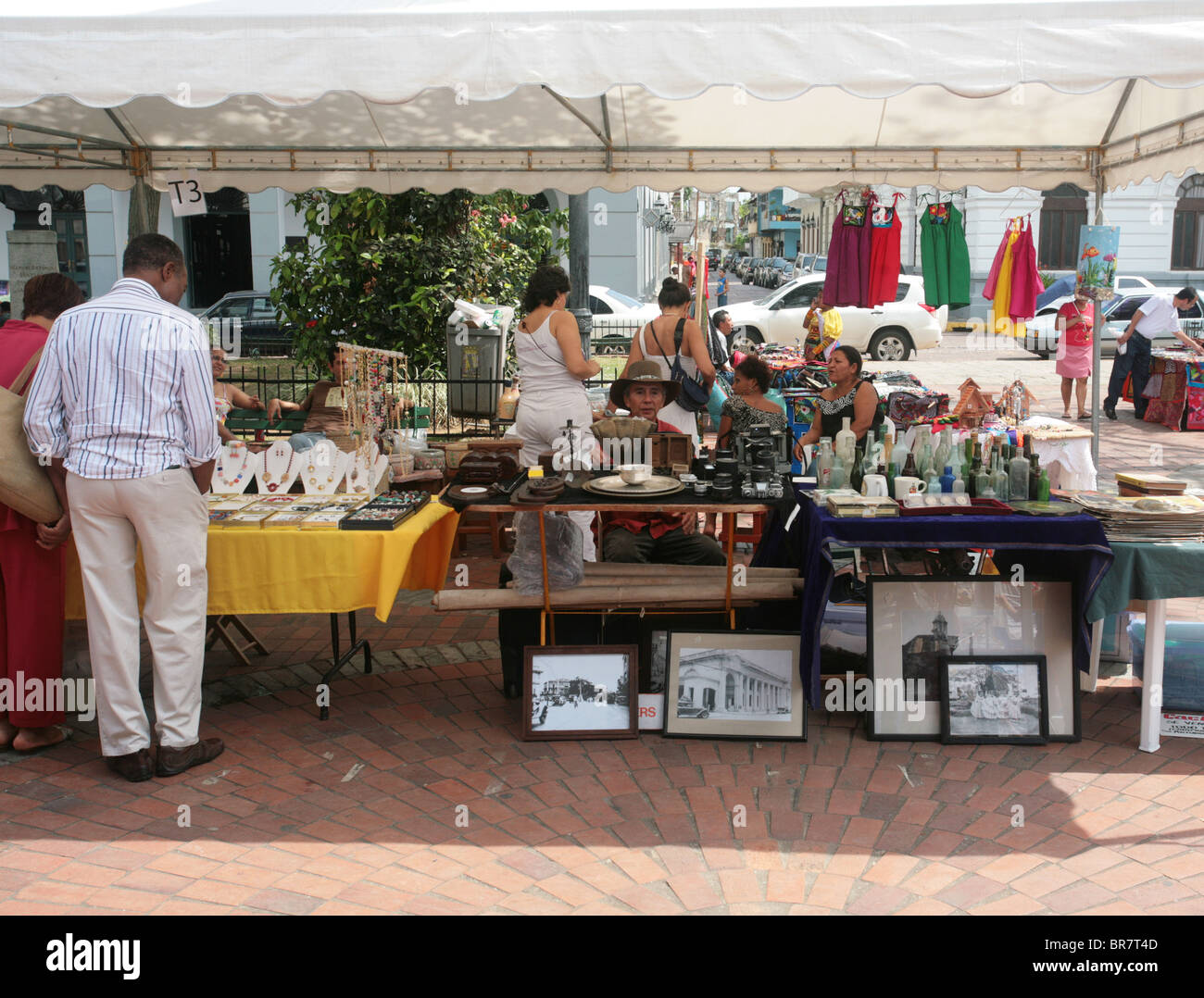 Street market at Plaza Catedral, Casco Antiguo, Panama City, Panama ...