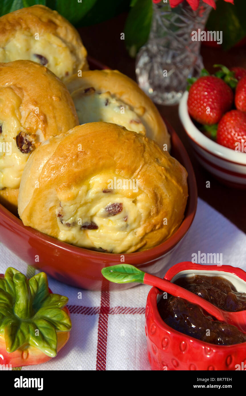 Pastry with raisins and cheese cream Stock Photo - Alamy
