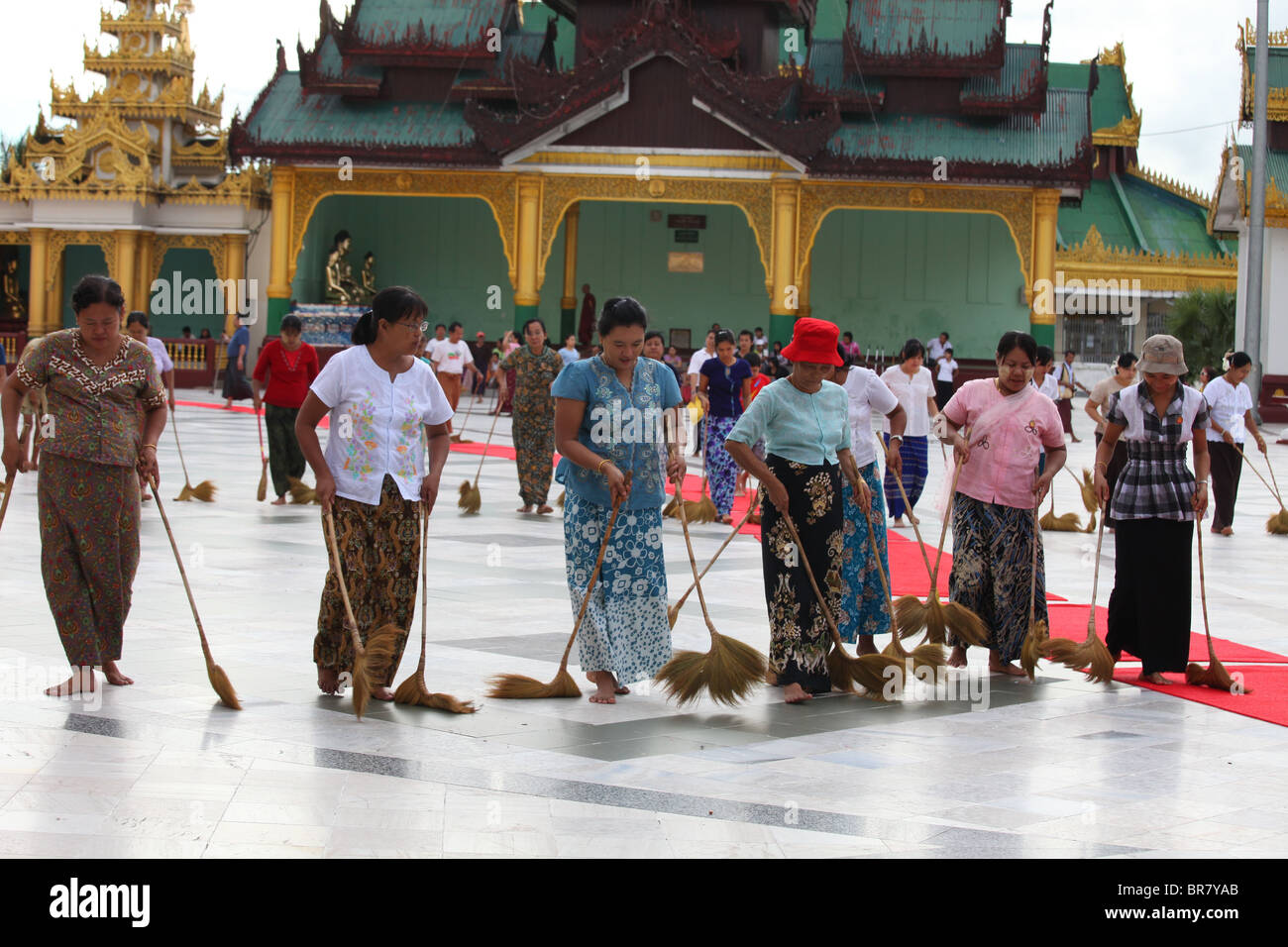 Shwedagon Cleaning Myanmar High Resolution Stock Photography and Images ...