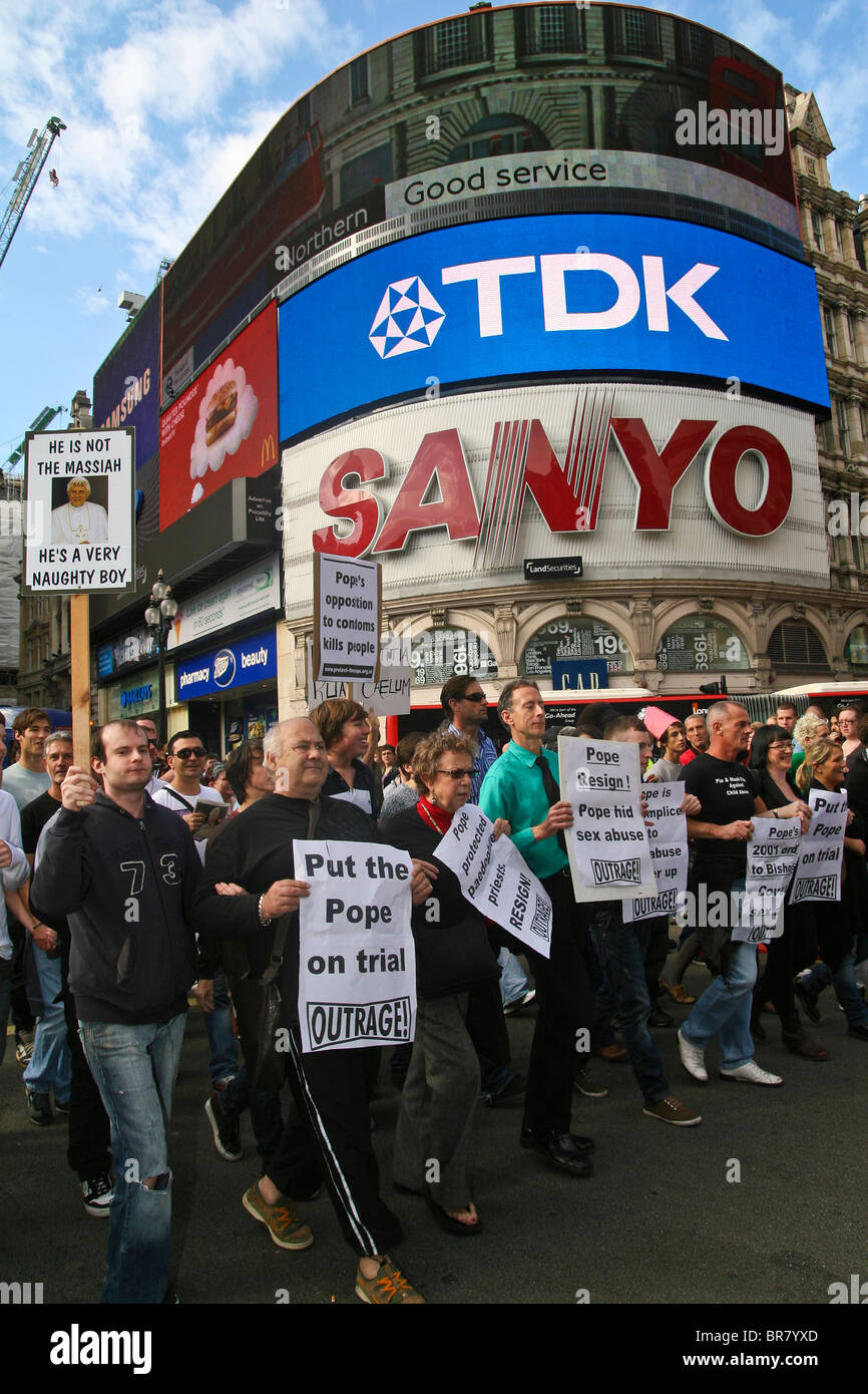 Anti papal hi-res stock photography and images - Alamy