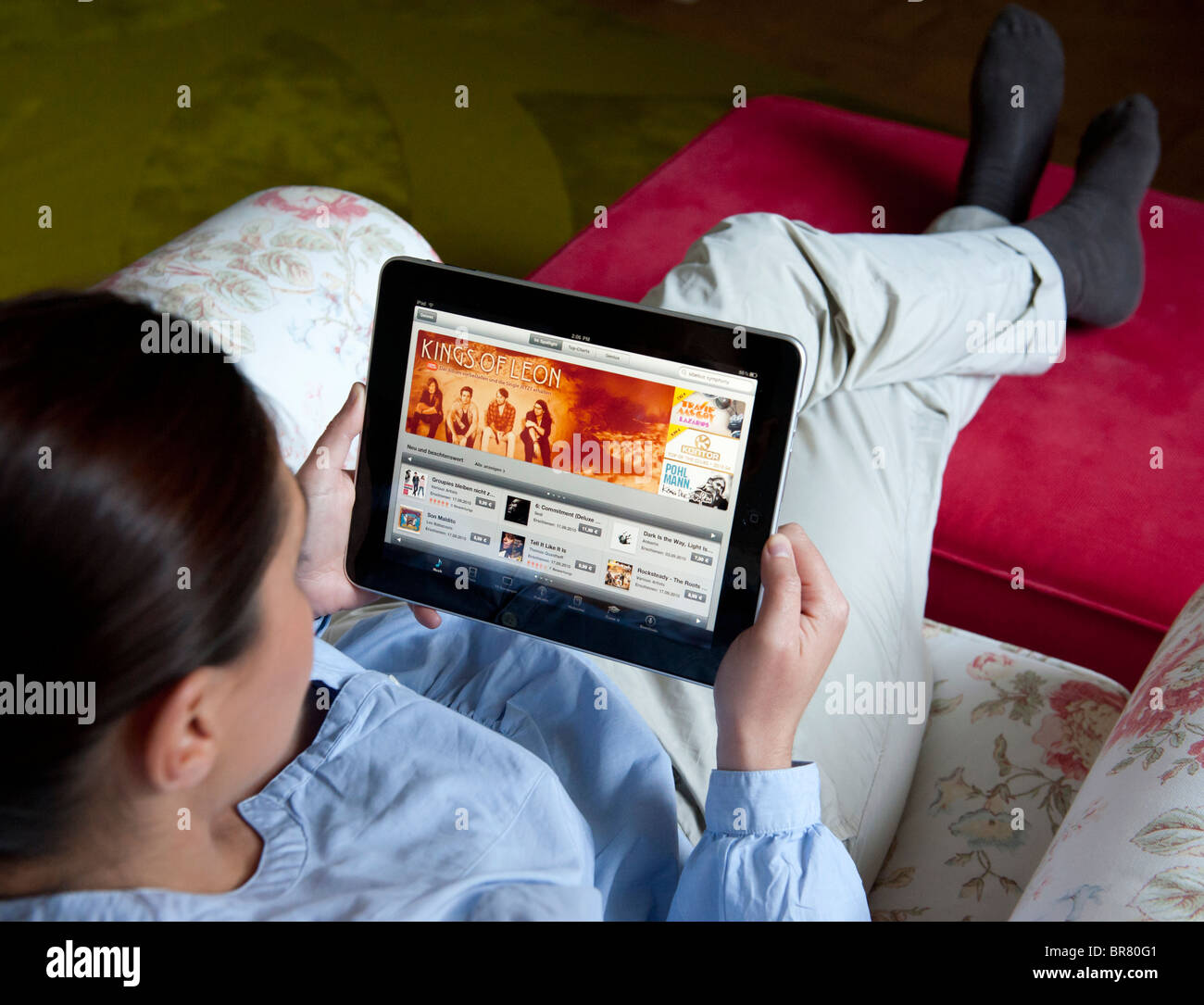 Media technology devices ipads hi-res stock photography and images - Alamy