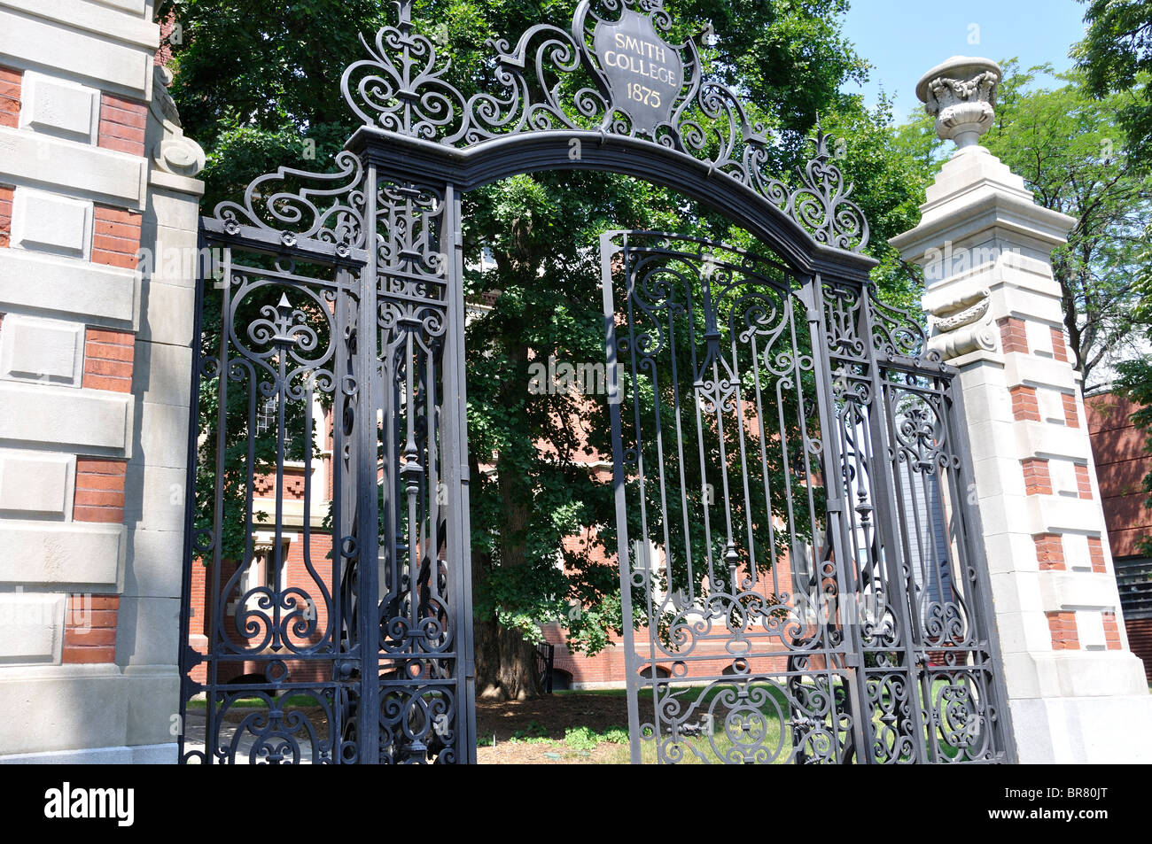 Smith college gate campus hi-res stock photography and images - Alamy