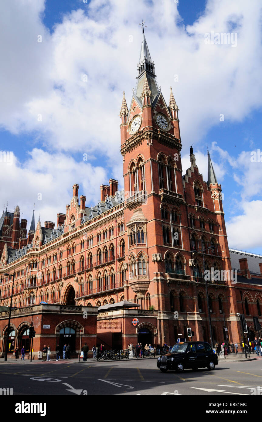 Victorian Railway Building High Resolution Stock Photography and Images ...