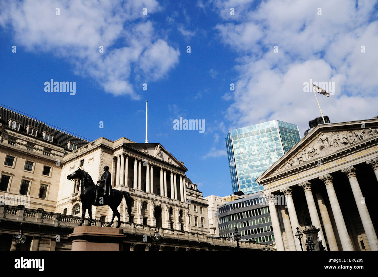 Threadneedle Street London Statue High Resolution Stock Photography and ...