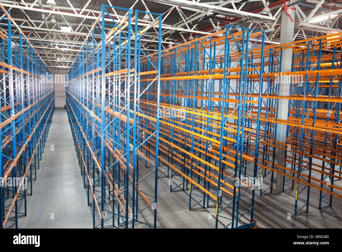 Interior of a modern warehouse, clean and empty Stock Photo - Alamy