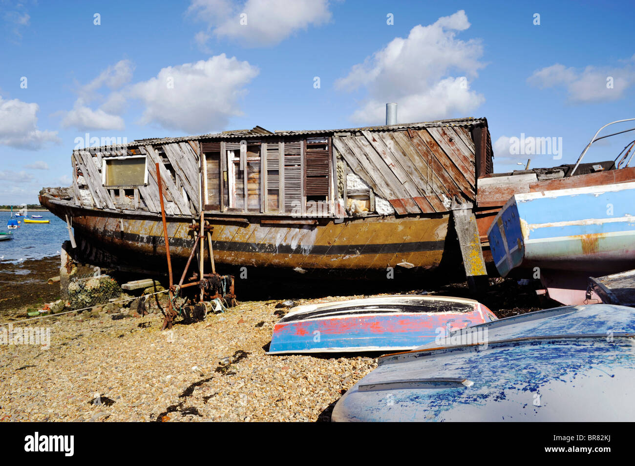 Wrecked houseboat hi-res stock photography and images - Alamy