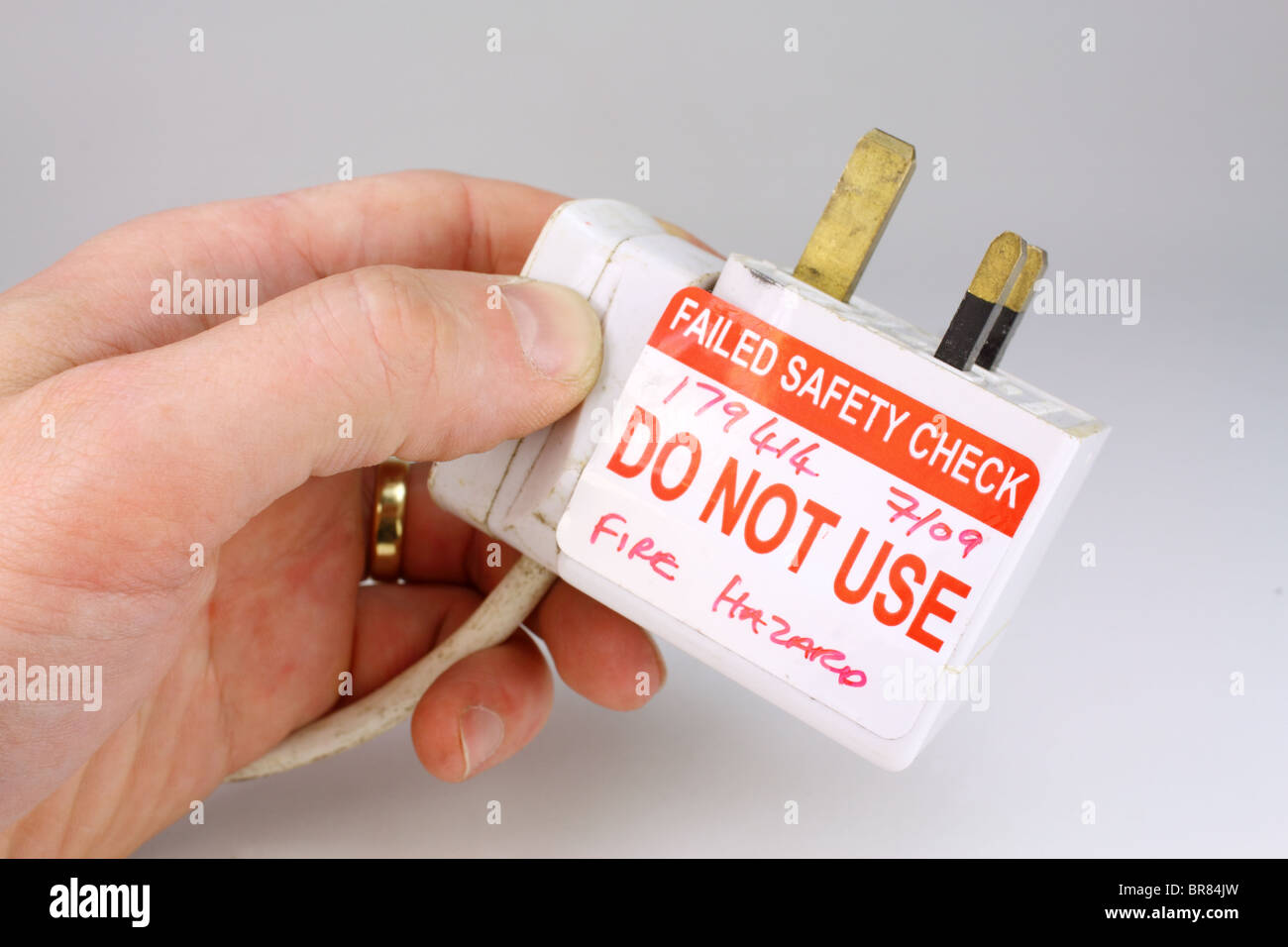 UK electrical socket adapter which has failed Portable Appliance ...