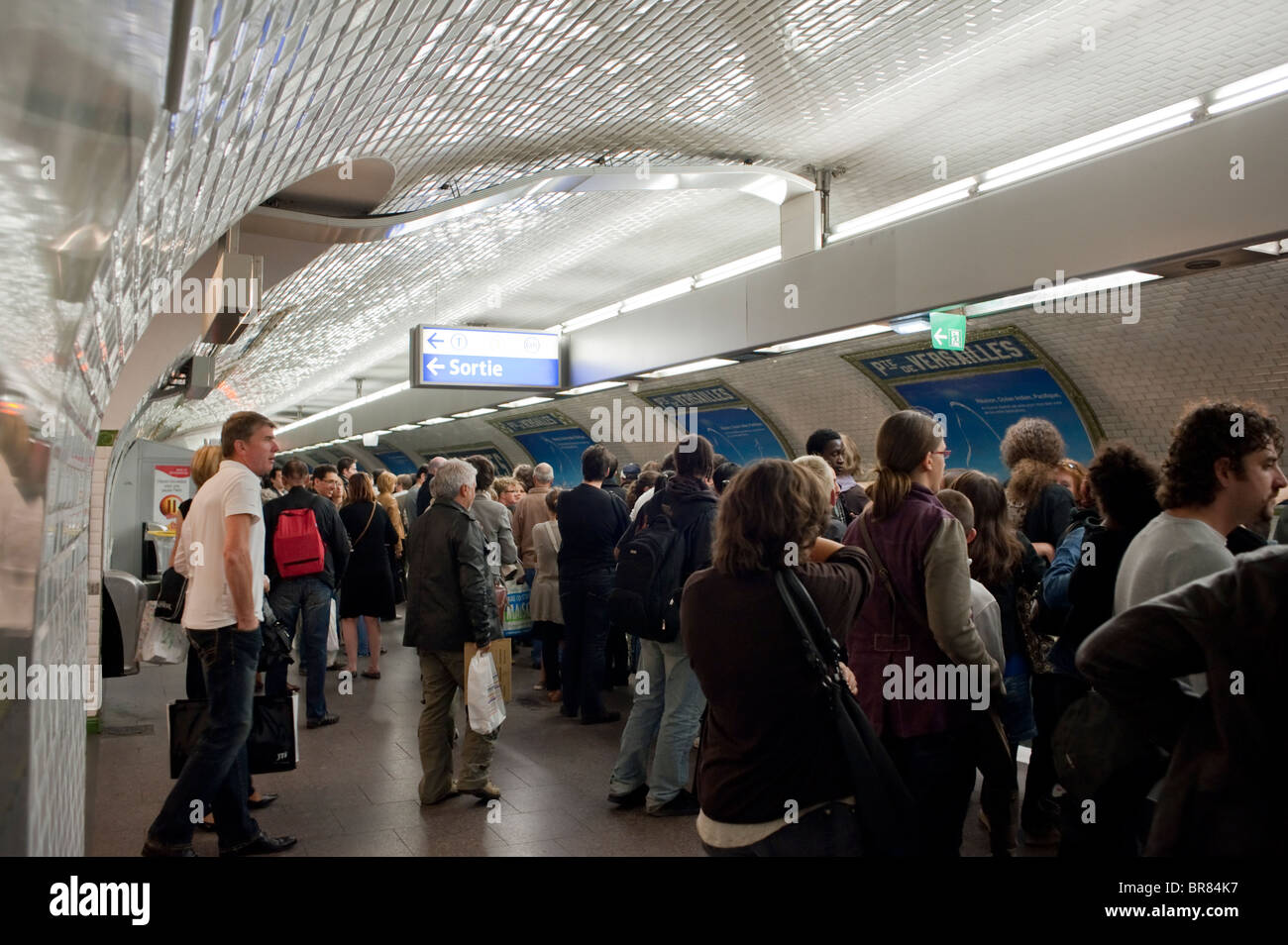 Paris, France, Paris Metro, Train Crowd People Inside Platform Porte de ...