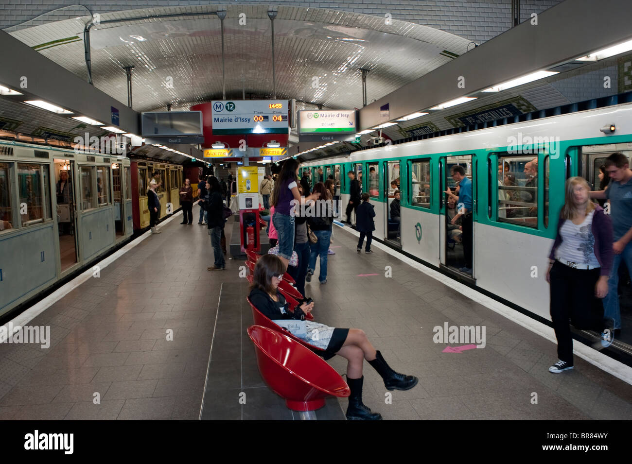 Paris, France, Paris Metro, people urban public Inside Platform at ...