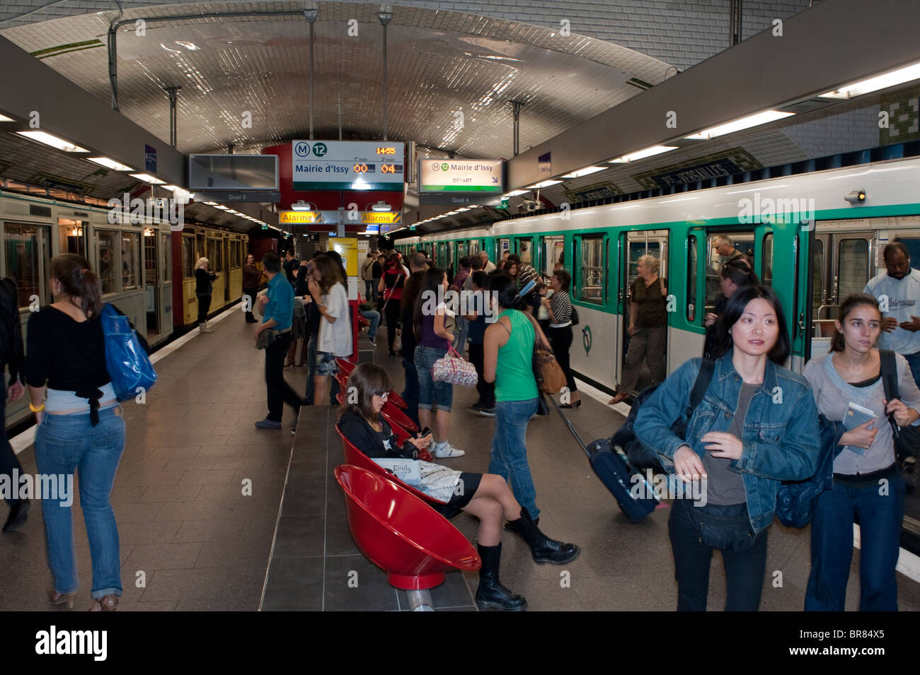Paris, France, Paris Metro, large crowd people platform People Inside ...