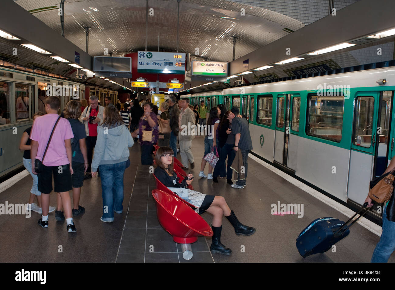 Paris, France, Paris Metro, crowd People Inside Platform at Porte de ...