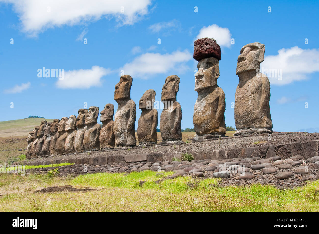 Moais hi-res stock photography and images - Alamy