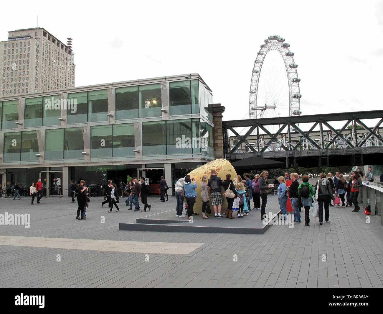 Drop paul cocksedge hi-res stock photography and images - Alamy