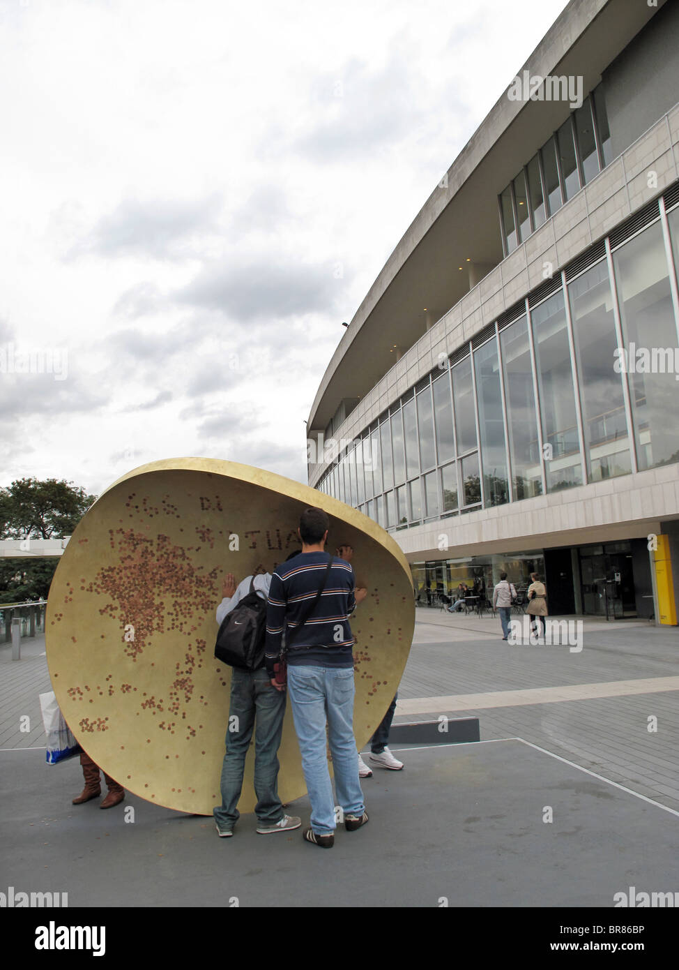 Drop paul cocksedge hi-res stock photography and images - Alamy
