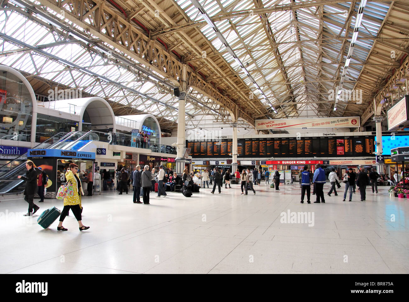 London Victoria Station interior, Belgravia, City of Westminster ...