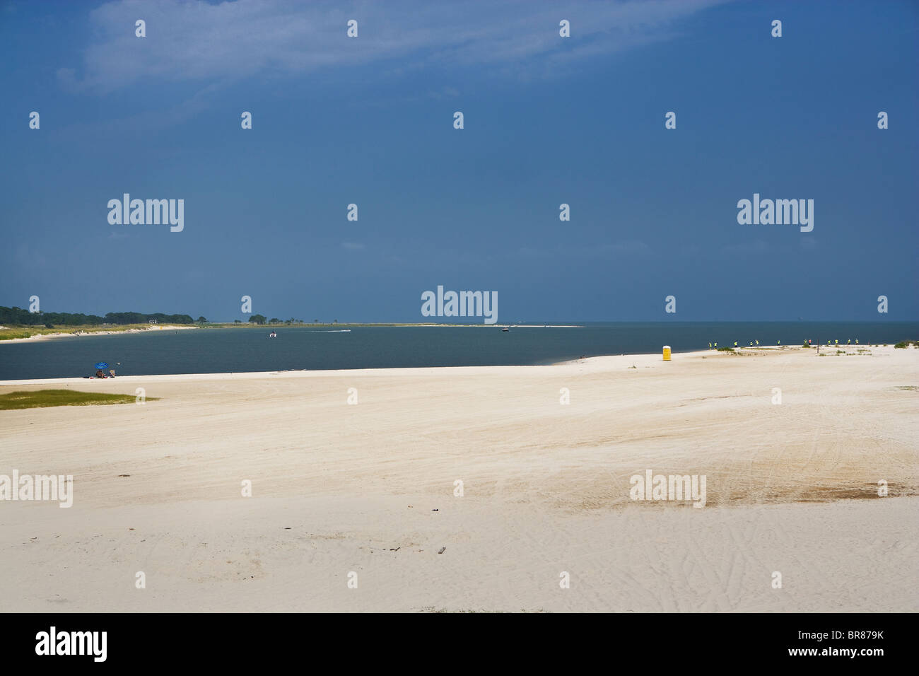 Oil spill clean-up crews work on white beaches along the Gulf Coast ...
