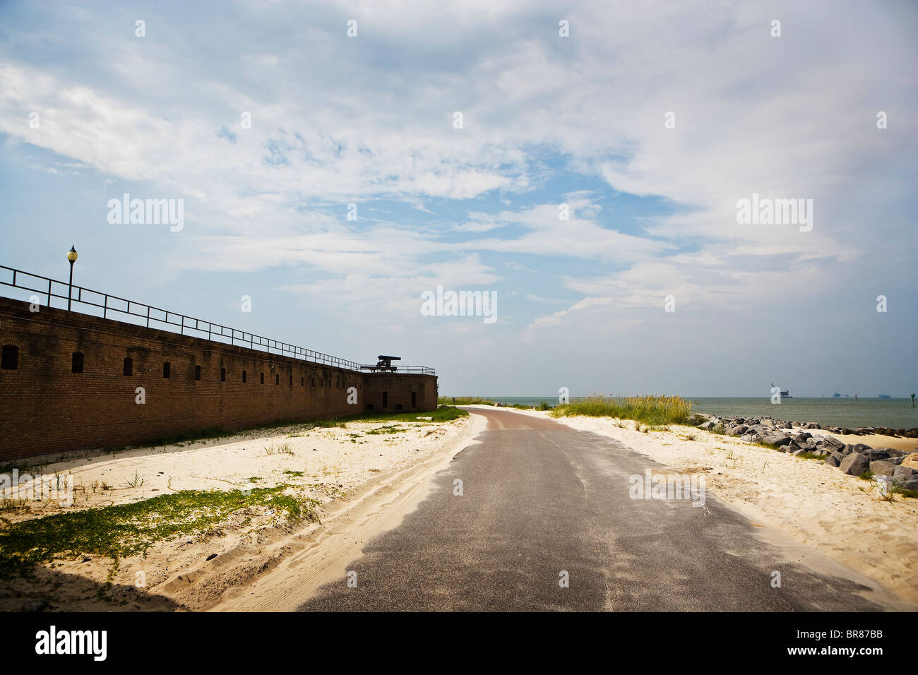 Old oil rigs hi-res stock photography and images - Alamy