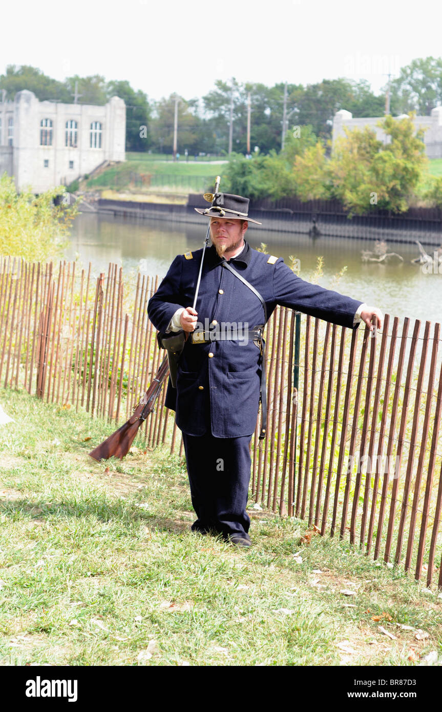 civil war soldier stands guard Stock Photo - Alamy