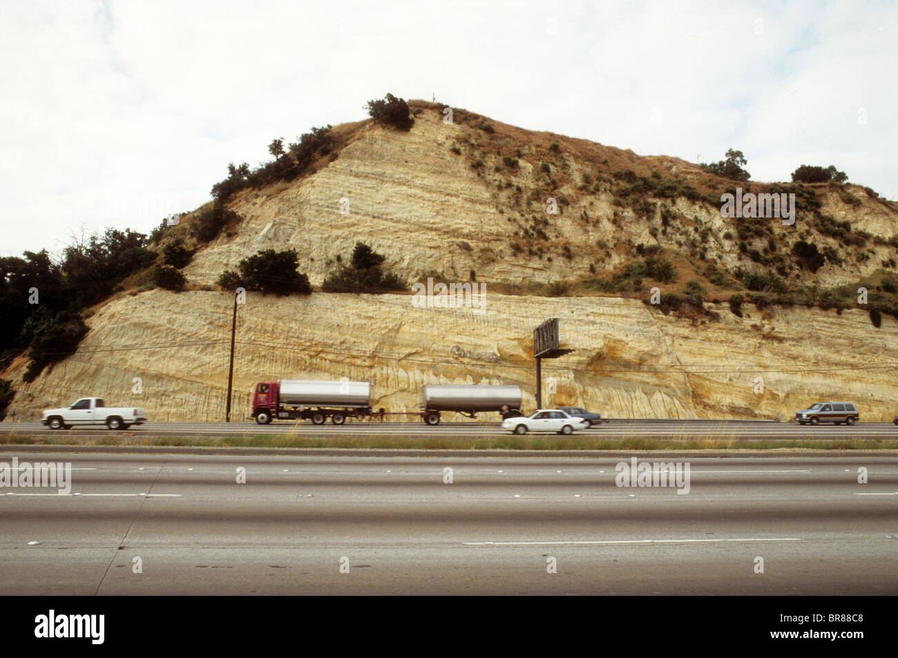 Road cut rock hi-res stock photography and images - Alamy