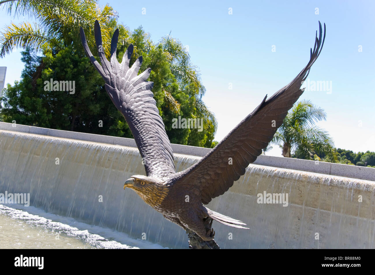Condor statue hi-res stock photography and images - Alamy