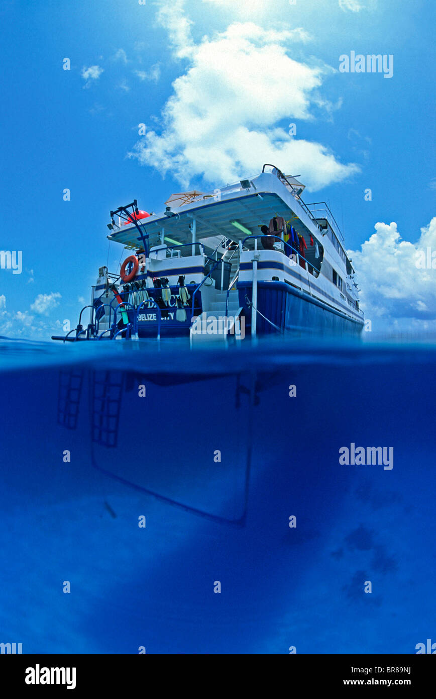 Luxury yacht "Wave Dancer", specialising in dive cruises in the Belize ...