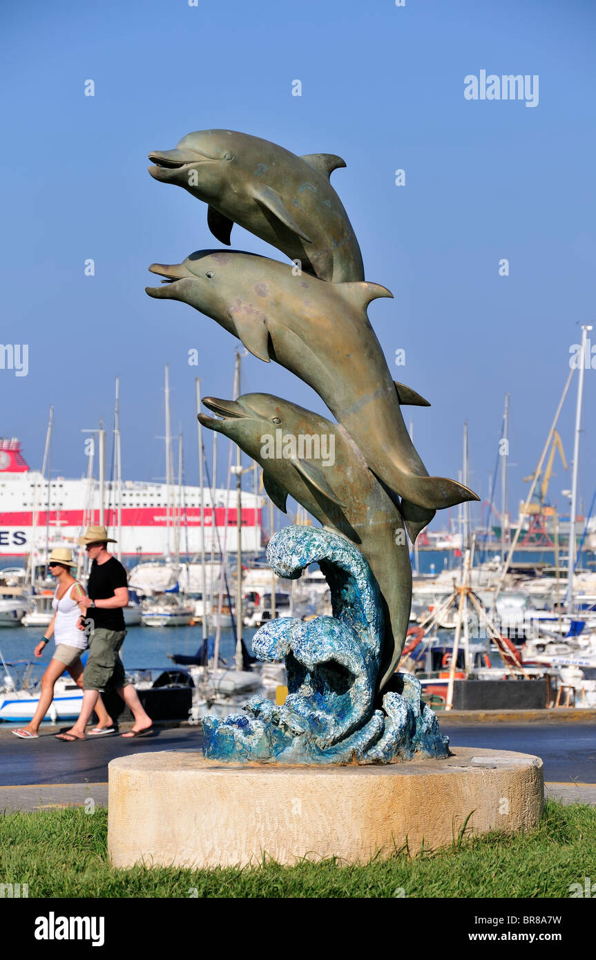 Dolphins statue hi-res stock photography and images - Alamy