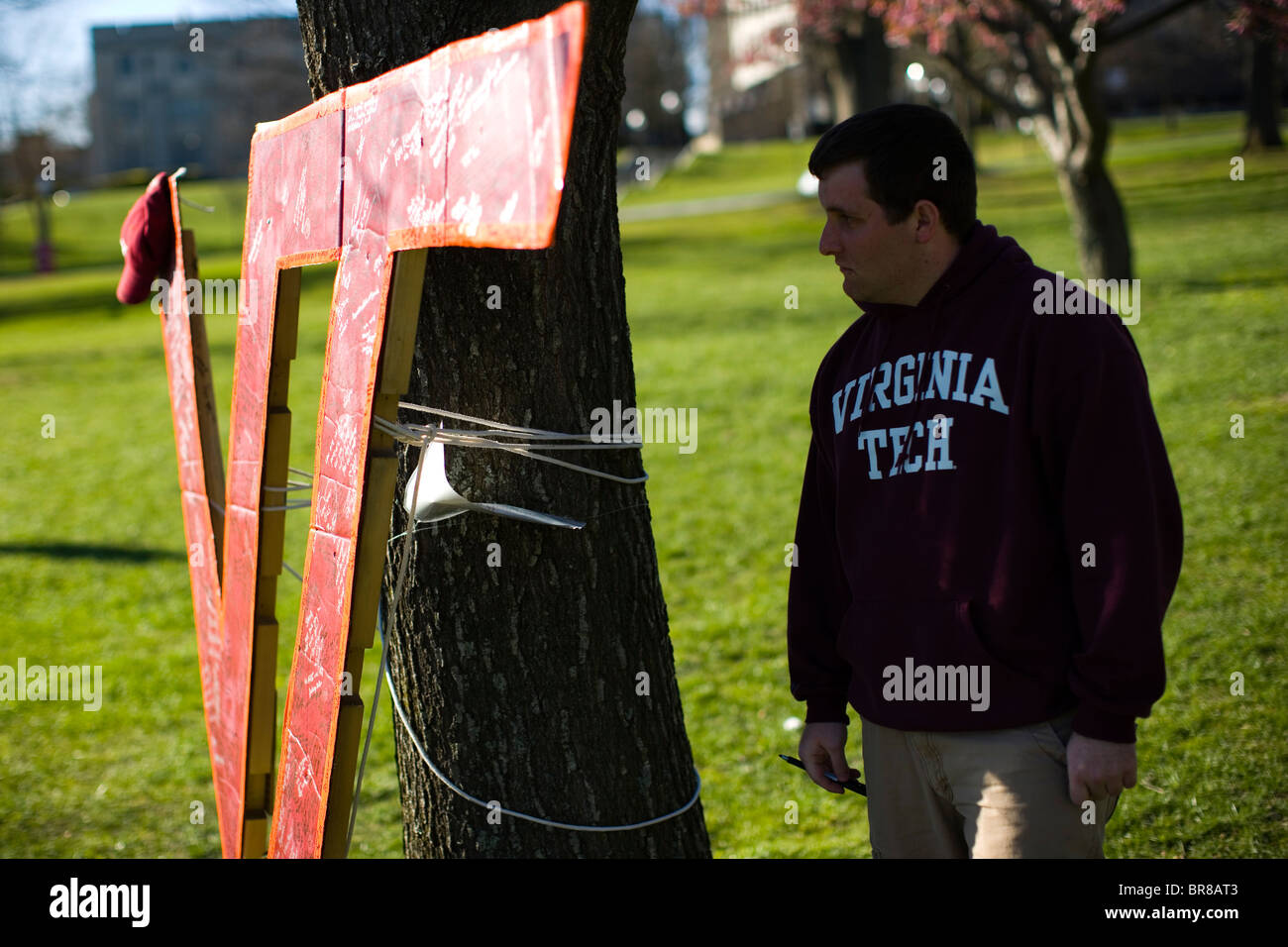 Scenes from the campus of Virginia Tech sight of a shooting masacre ...