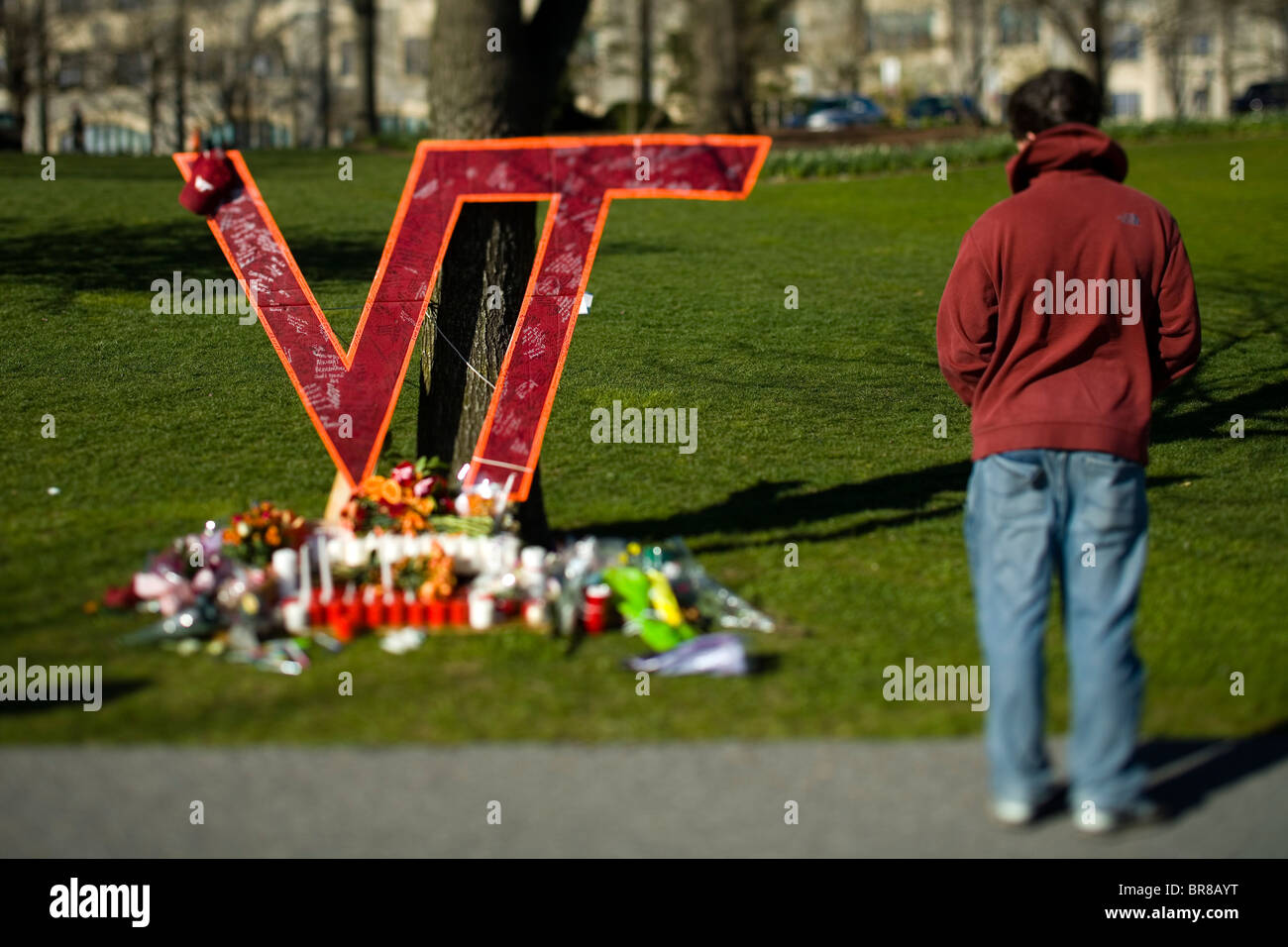 Scenes from the campus of Virginia Tech sight of a shooting masacre ...