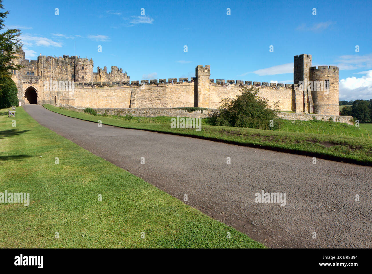 Alnwick northumberland england uk road hi-res stock photography and ...