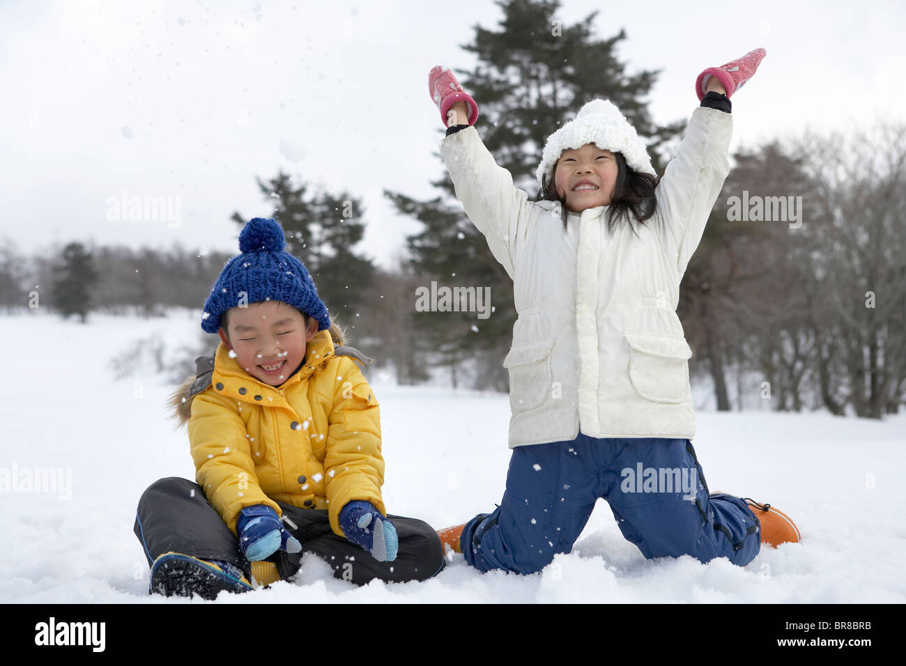 Kids playing on snow hi-res stock photography and images - Alamy