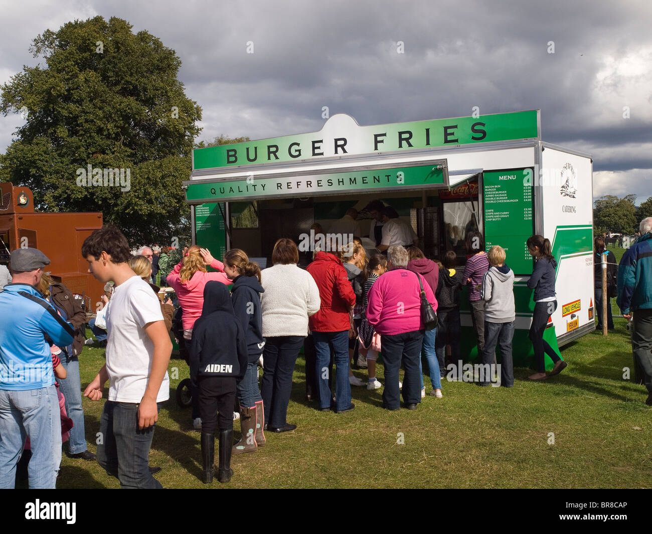 Queue for the bar hi-res stock photography and images - Alamy