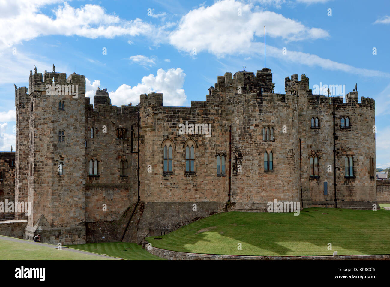 Uk alnwick view castle hi-res stock photography and images - Alamy