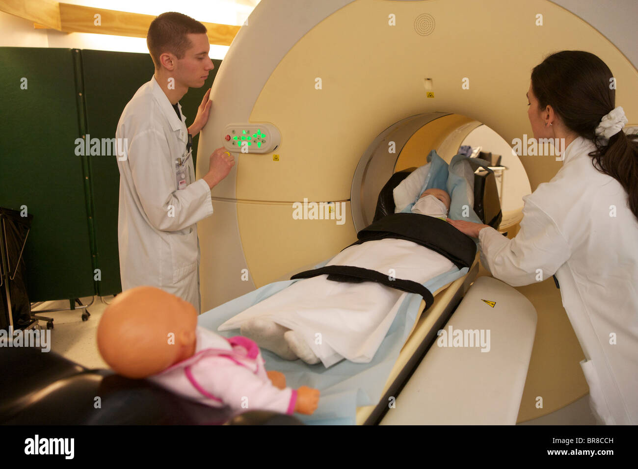 Child mri scan hi-res stock photography and images - Alamy