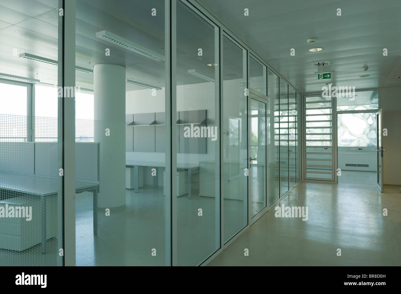 Centrum fur molekulare medizin wien hi-res stock photography and images ...