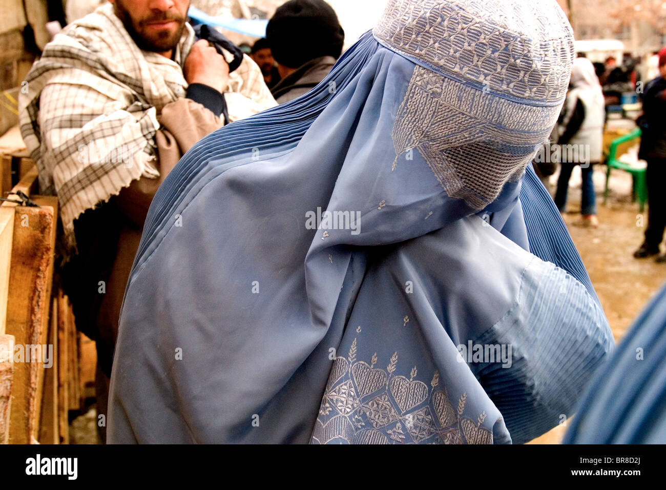 Afghanistan woman in burqa hi-res stock photography and images - Alamy