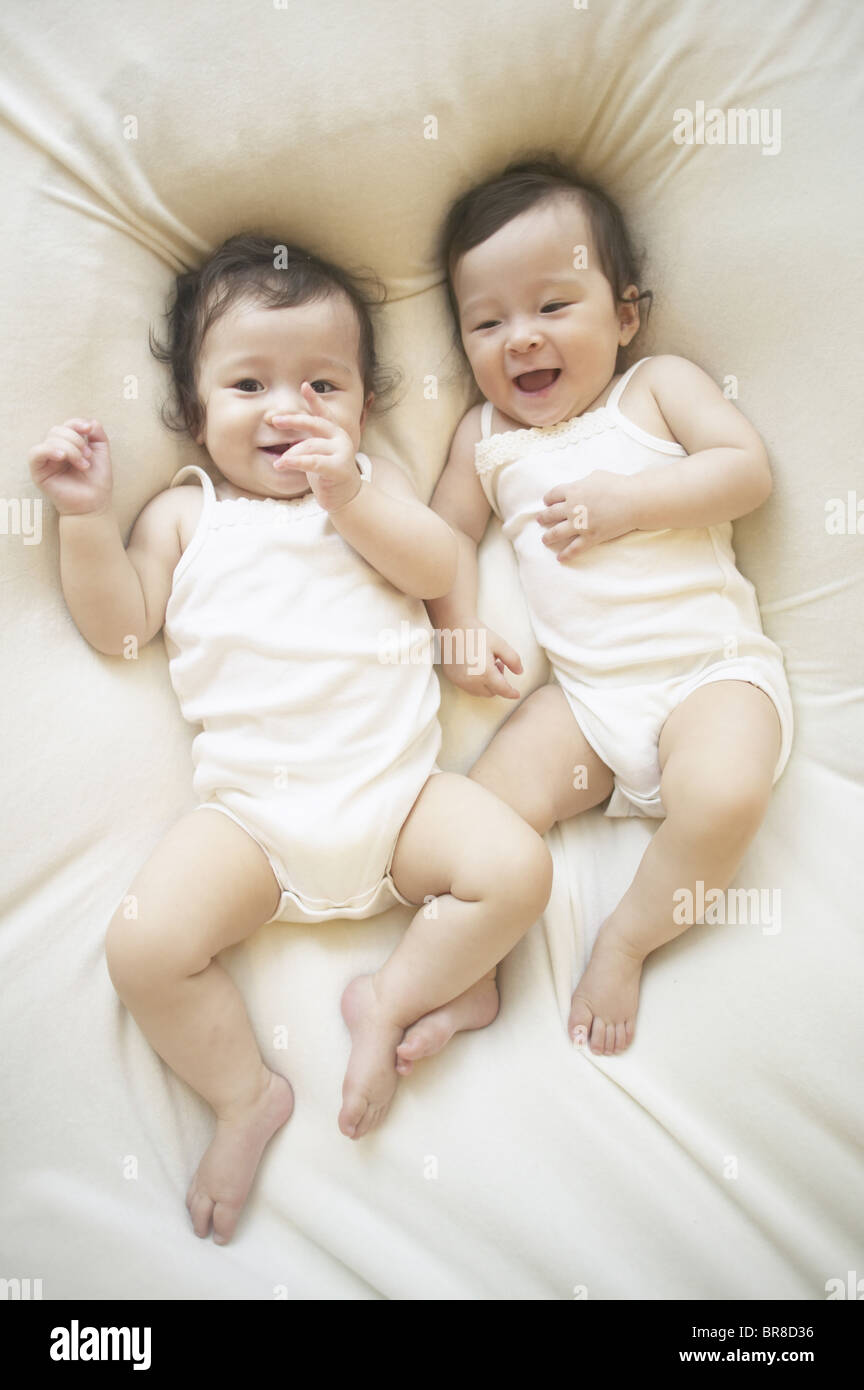 Twin babies laying Stock Photo - Alamy