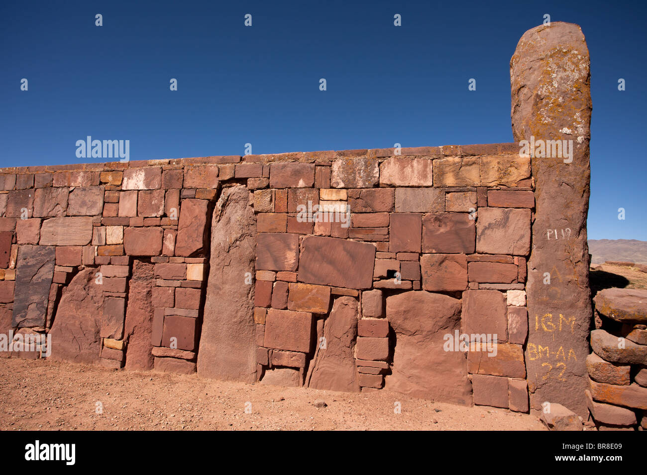 Tiwanaku Ruins: Kalasaya Temple Wall Stock Photo - Alamy
