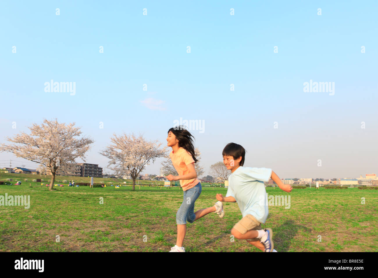 Sister japanese running hi-res stock photography and images - Alamy