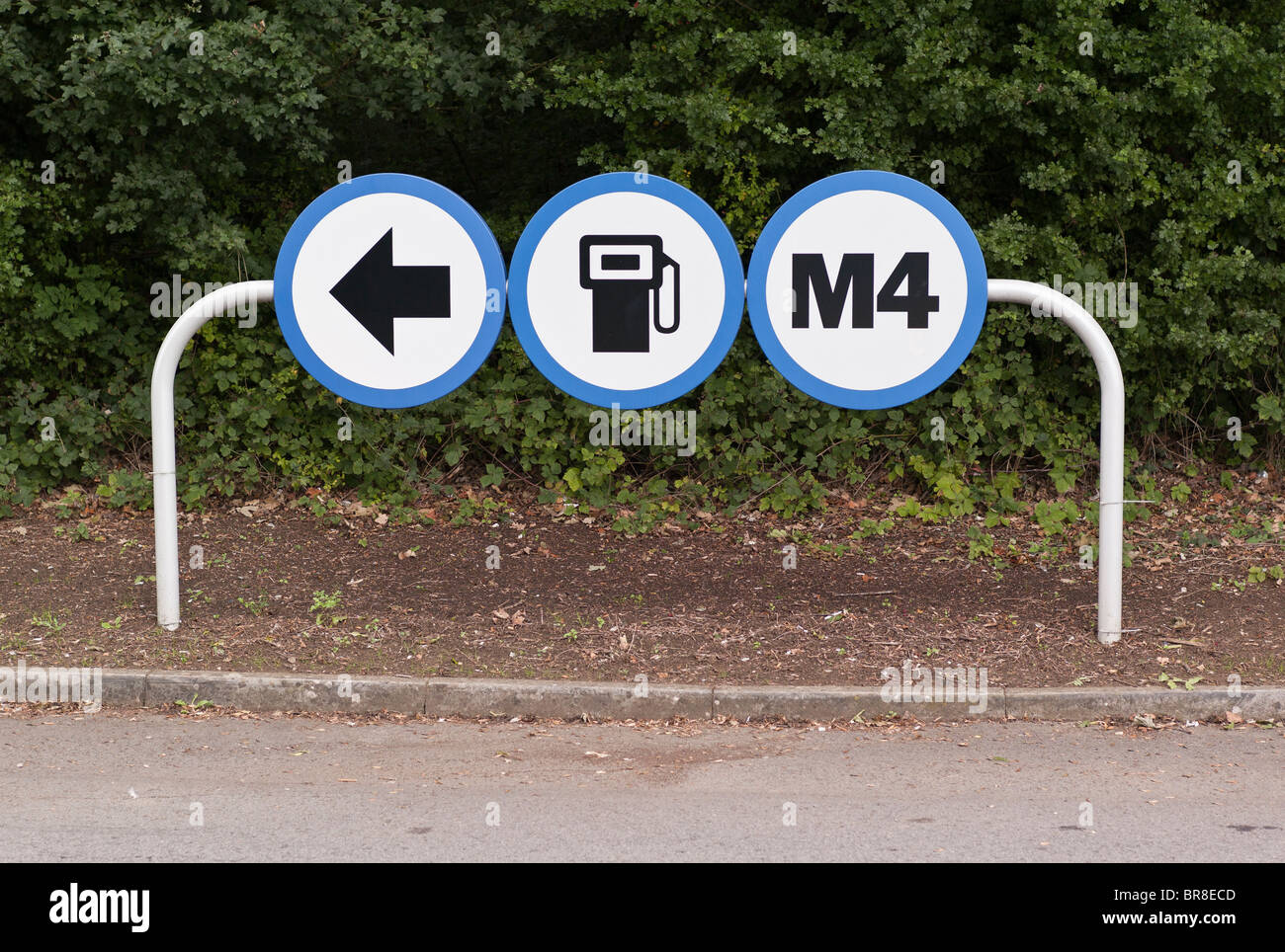 M4 motorway sign hi-res stock photography and images - Alamy