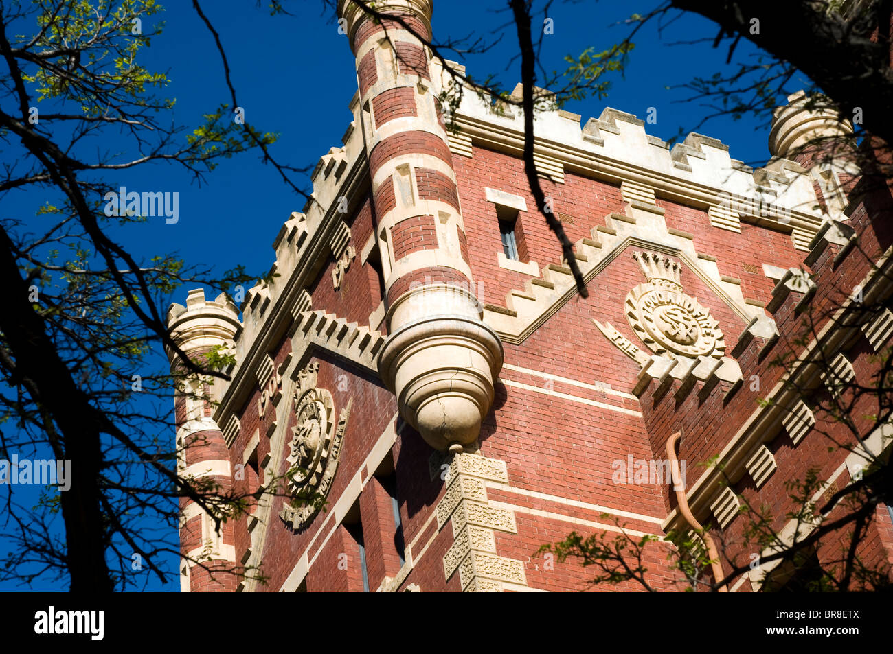 Salvation army building hi-res stock photography and images - Alamy