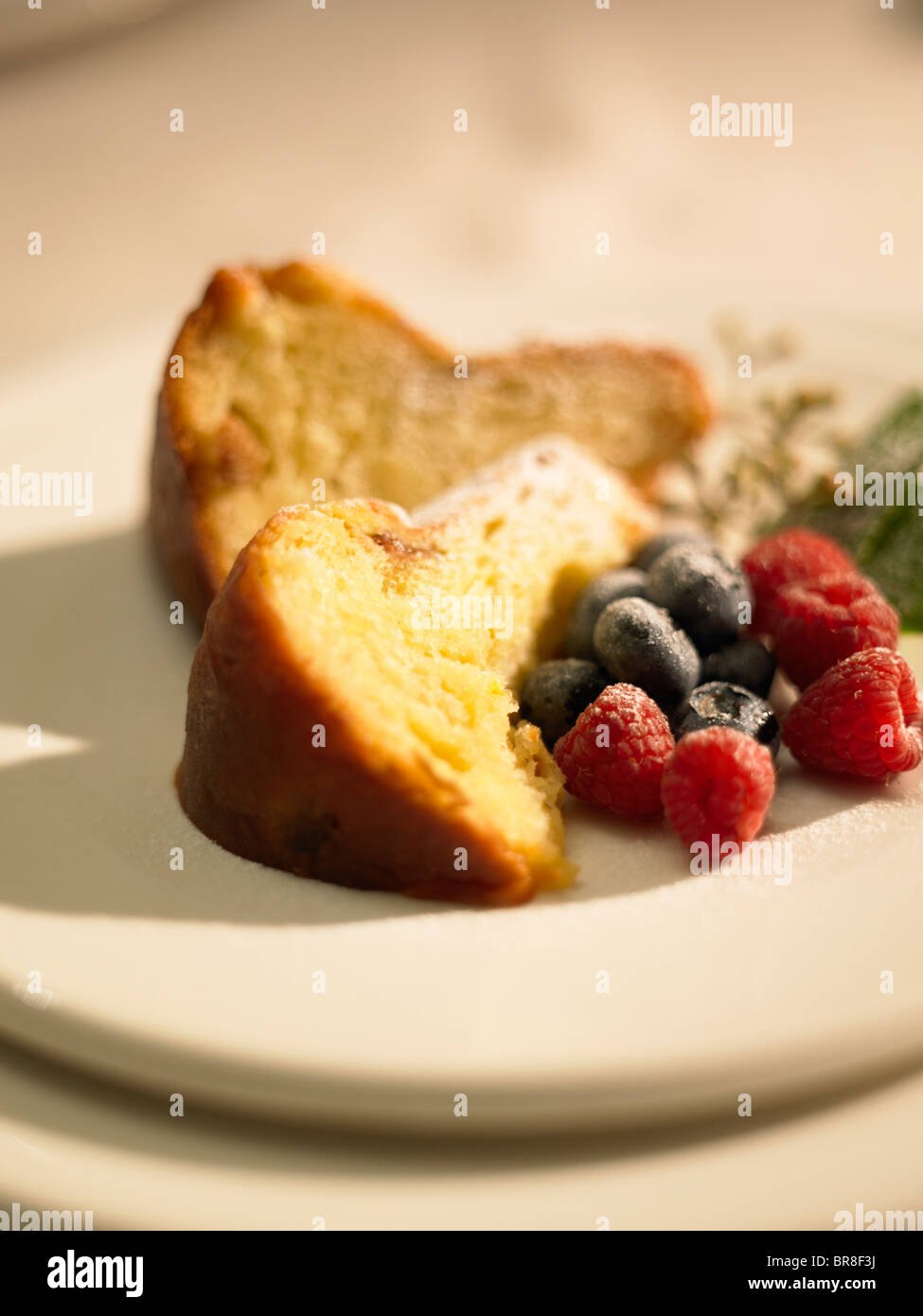 Plate of cake, close up Stock Photo - Alamy