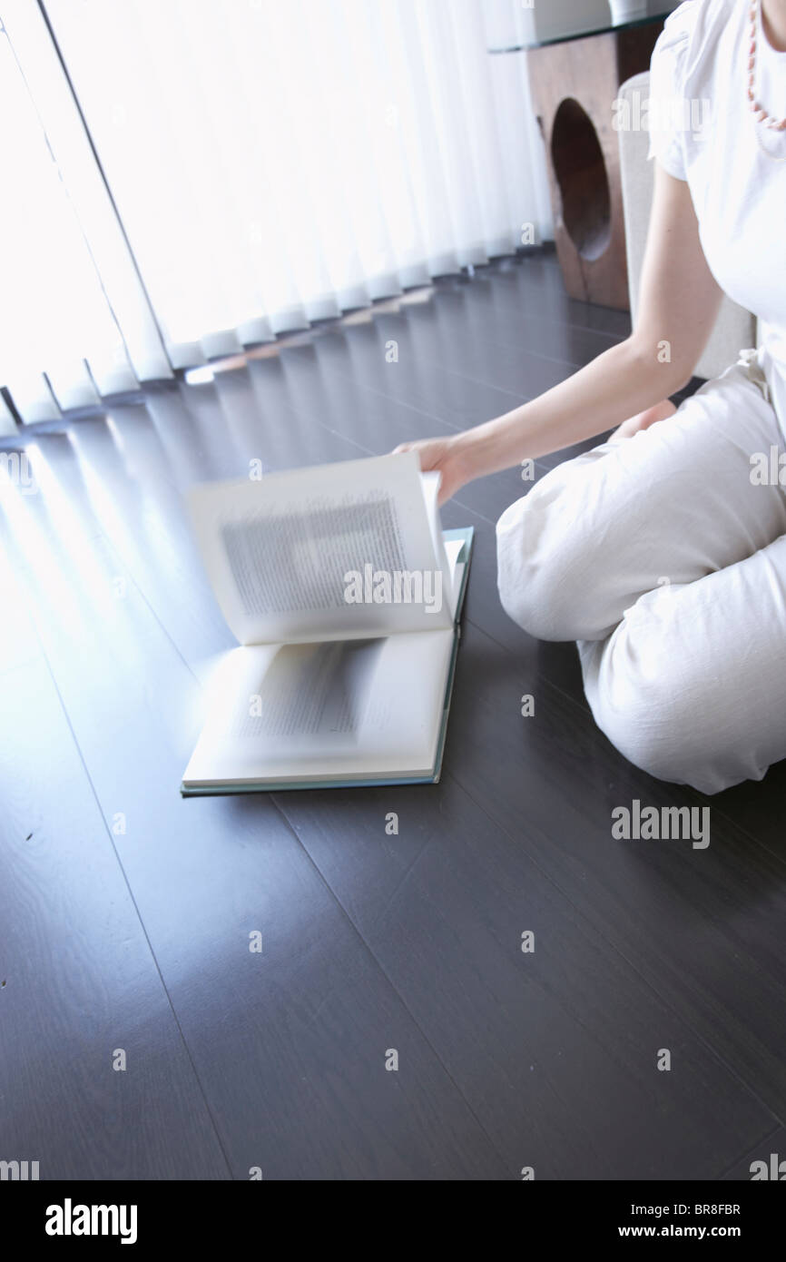 Japanese book page hi-res stock photography and images - Alamy