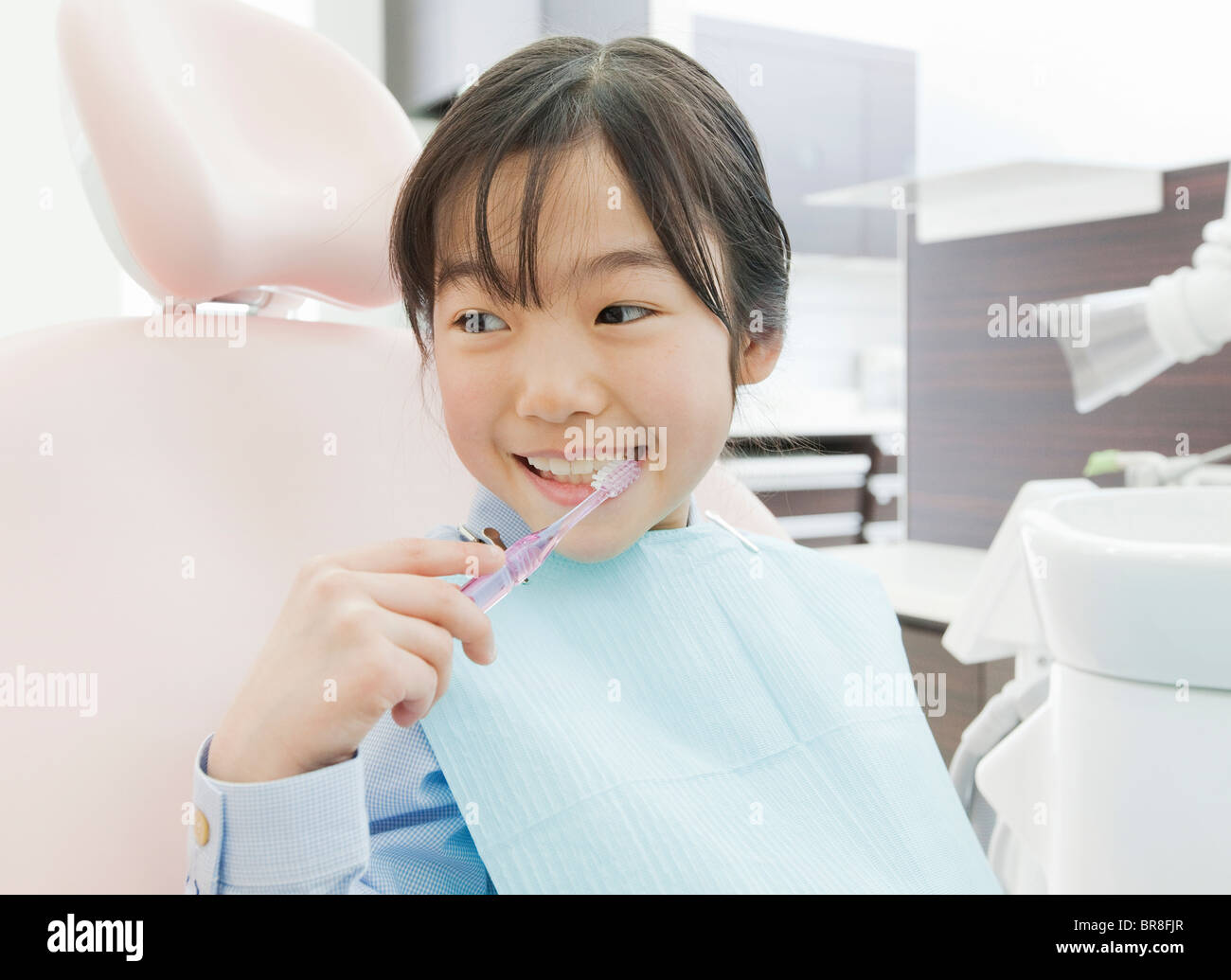 Side view patients teeth hi-res stock photography and images - Alamy