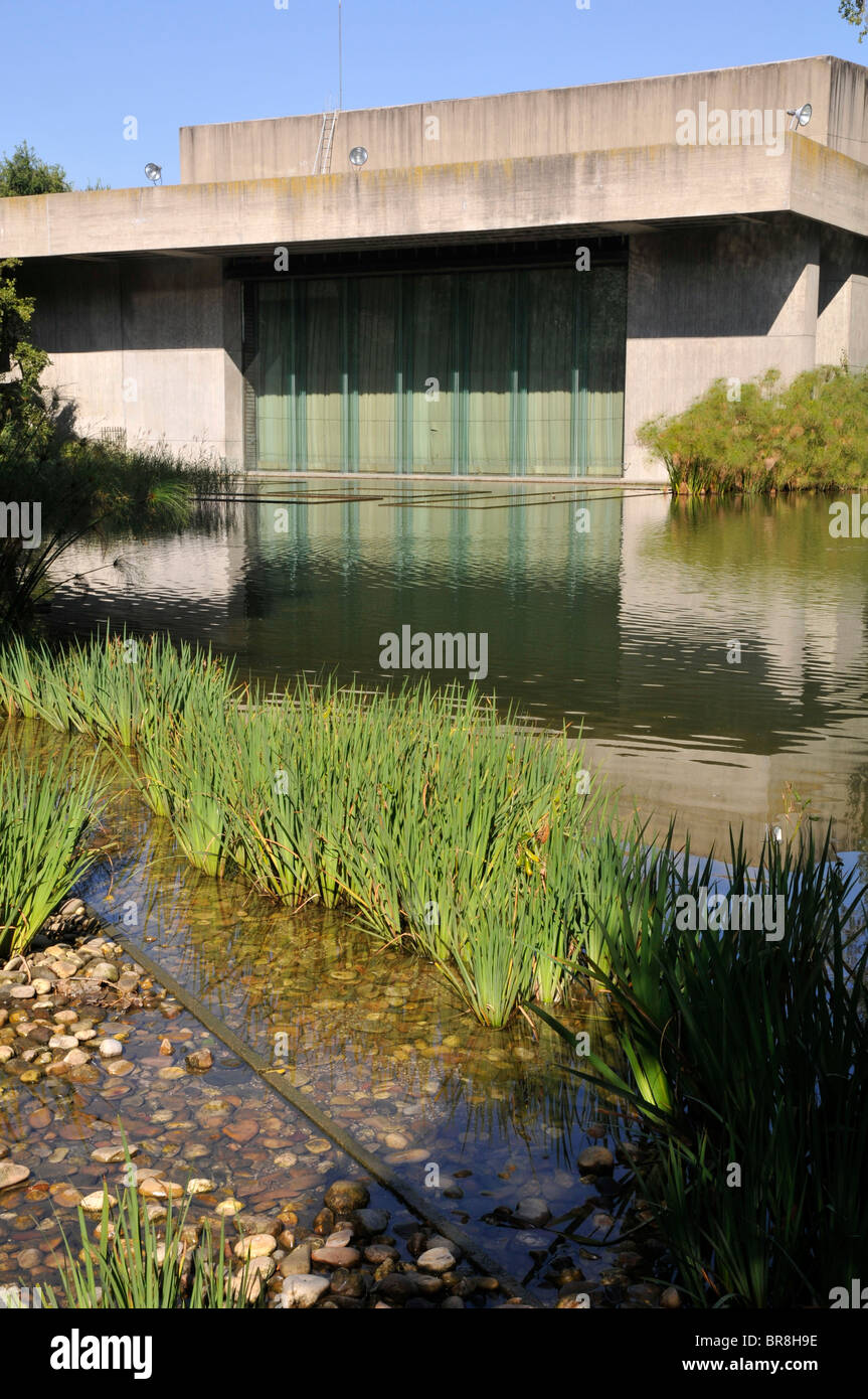 The pond and the main auditorium of the Calouste Gulbenkian Garden, in ...