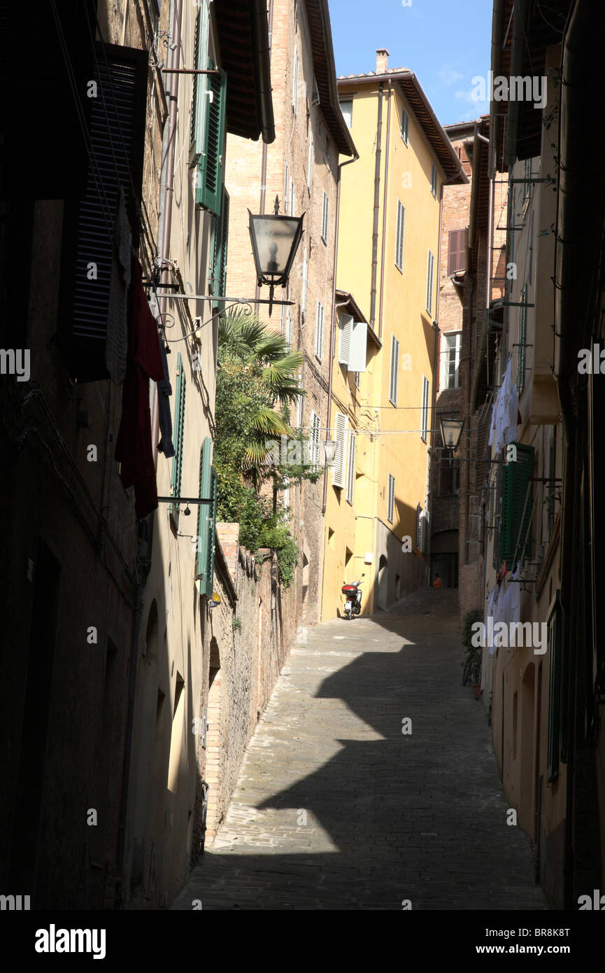 Narrow Alley, Siena, Italy Stock Photo - Alamy