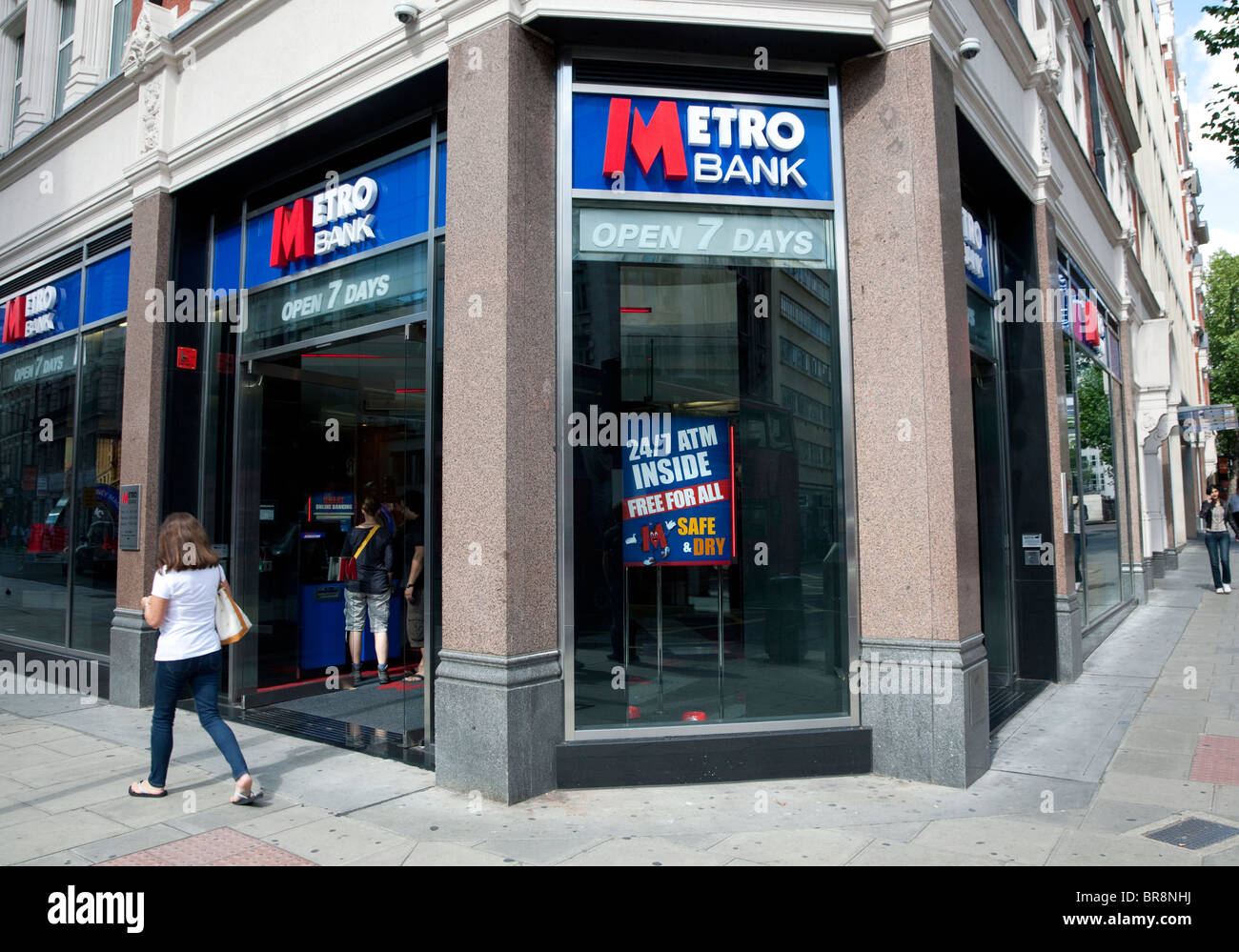 New Metro Bank, Holborn, London Stock Photo - Alamy