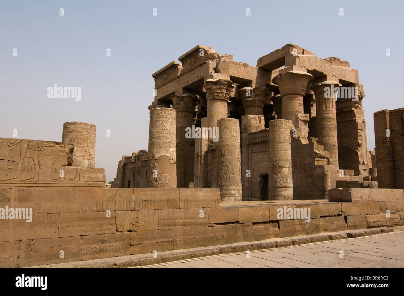 Giant columns in temple hi-res stock photography and images - Alamy