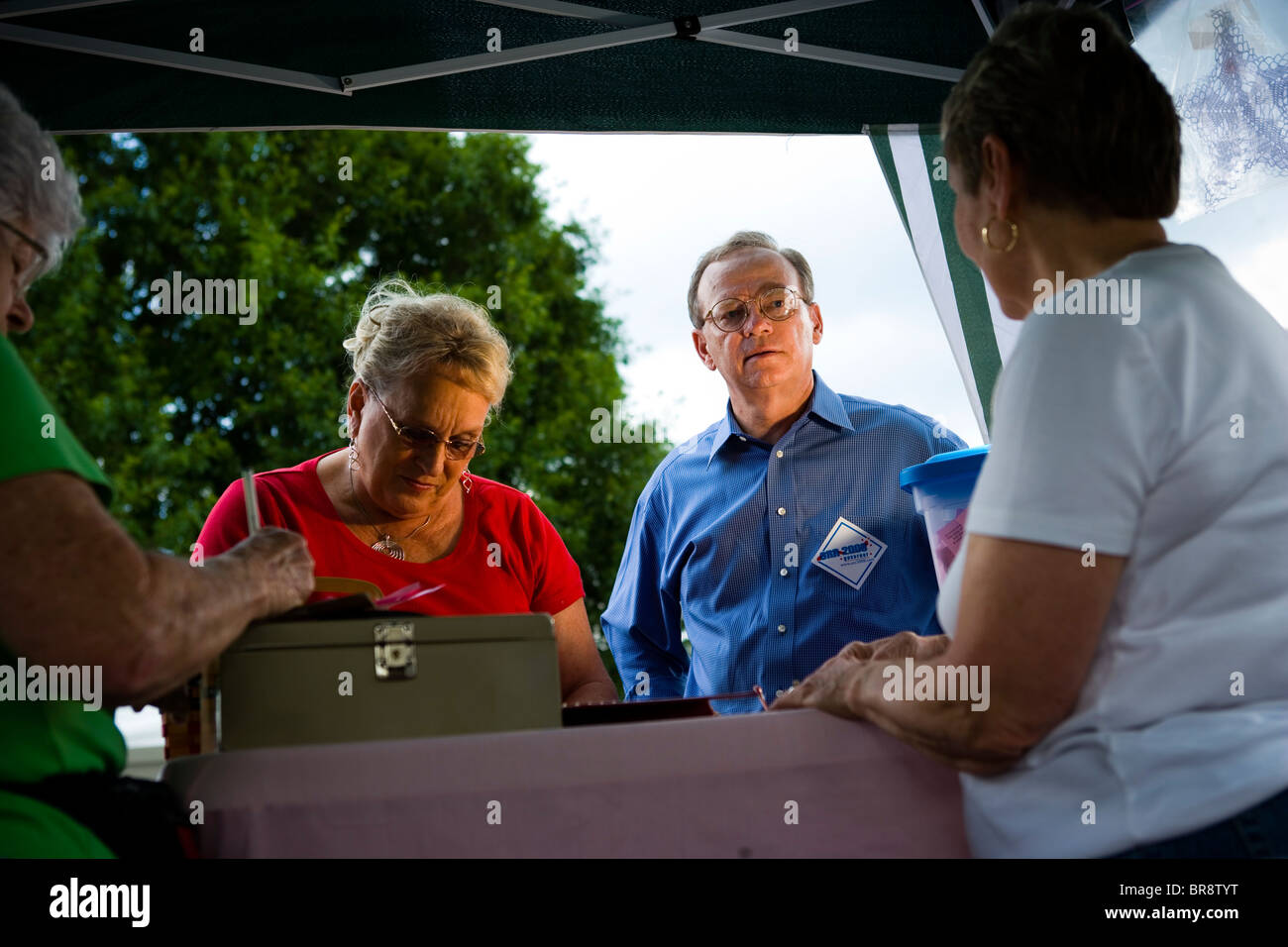 Google server farm hi-res stock photography and images - Alamy