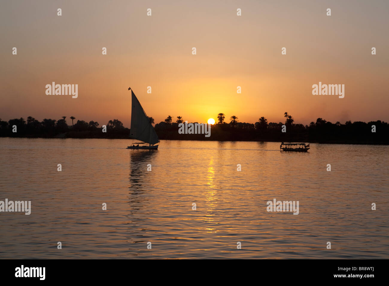 sunset over Nilen Egypten, Luxor Stock Photo - Alamy
